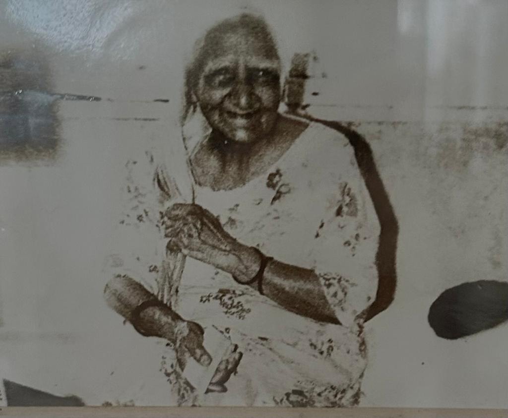 Across The Border: Mammo - Upperstall.com